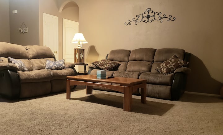 Comfy Cozy 2 Bedrooms 1 Ba, 70 & 40 Tv, & Grill - Montrose, CO