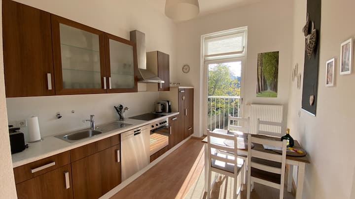 Sonnige Und Attraktive Altbauwohnung In Würzburg - Würzburg