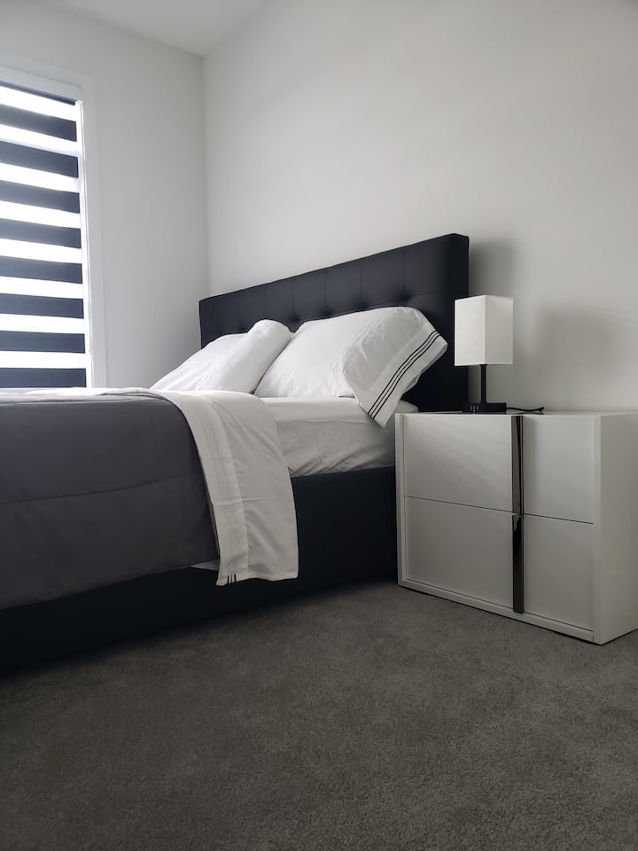 Modern 3-bedroom Townhouse - Ottawa