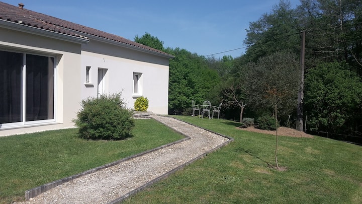 La Maison De Loulou
Trampoline-stretching- - Dordogne