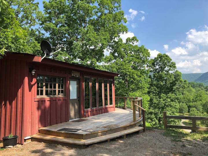 Cabin On The Hill - Beaver Lake, Rising Fawn