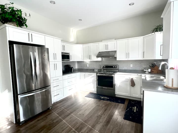 1 Bedroom Suite With Ac And Parking - Ladner