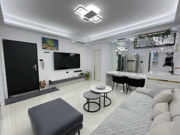 遠東世紀中心>整層出租含2套衛浴>開放中島吧台>全新家具家電>月租打合約>歡迎留言 - Da’an District