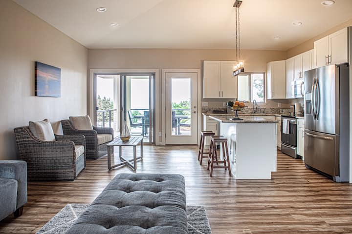 Modern Condo. Large Lanai. Amazing Ocean View! - Kailua, HI