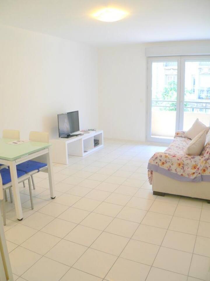 Near Tram, Near Sea, New Reformed Bathroom - Niza