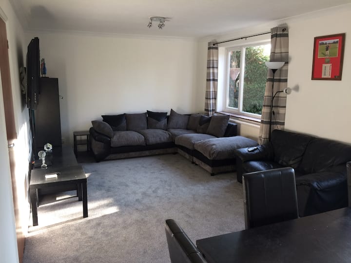 Family Room,one Of Three Rooms Available To Rent - Sevenoaks