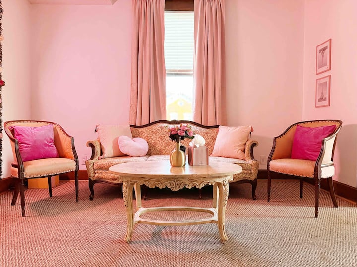 Valentine Suite | 1bd/1ba Apt In The Rose Inn - Evansville, IN