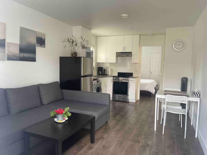 Newly Renovated Suite, Close To Park, Easy Parking - Vancouver