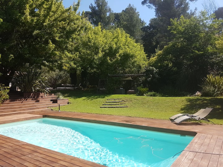 Soleil, Farniente, Et Douceur De Vie En Provence.. - Aubagne