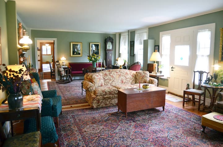 The Inn At Freeman Elms Farm B&b- Harriot's Room - New Marlborough, MA