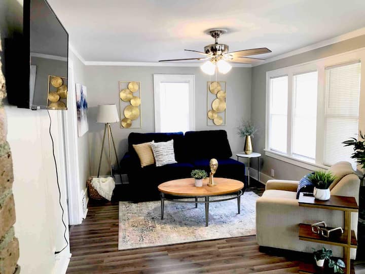 Serenity’s Edge: Updated 2 Bedrooms/2 Queen Beds - Mishawaka, IN