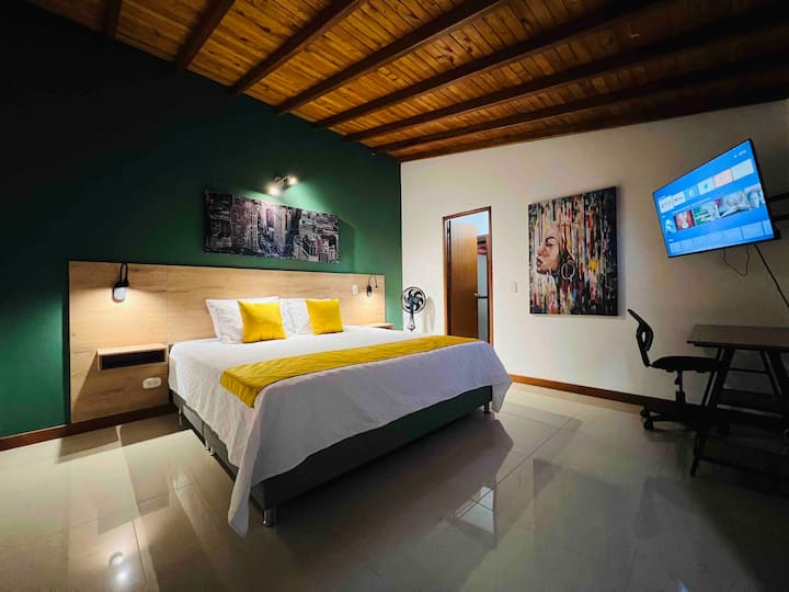 Two Master Bedrooms Full Apt With Private Patio - Medellín, Colombia