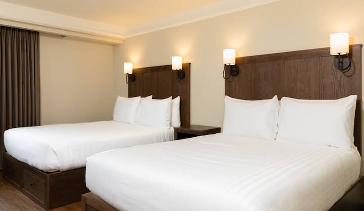 Kanuga Lake Inn-two Queen Shared Balcony - Hendersonville, NC