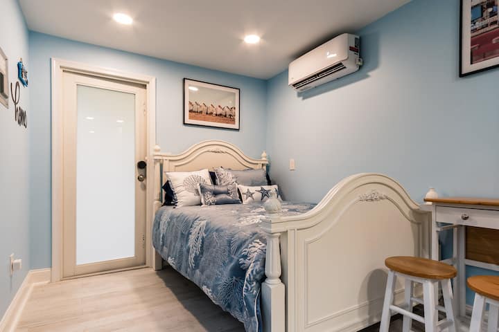 Tiny Beach House Very Close To Downtown&beach - West Palm Beach, FL