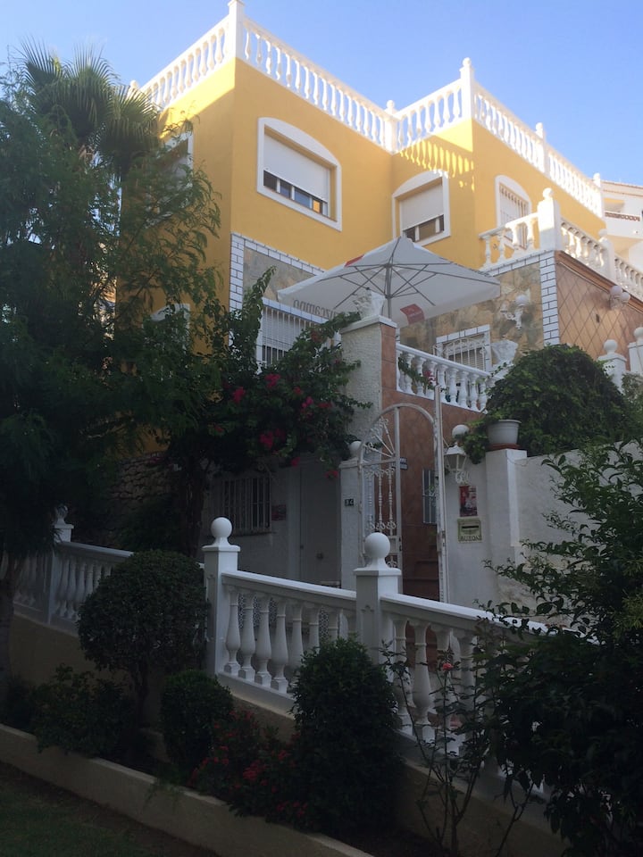 Villa Avec Solarium à 3 Mn De La Plage - Benalmádena