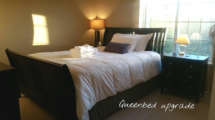 Quiet Retreat Room In A Shared Townhse - Aurora, IL