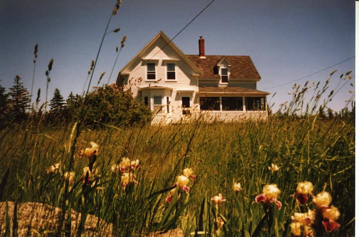 1890's Farmhouse With Large Meadow, Near The Beach - Deer Isle, ME