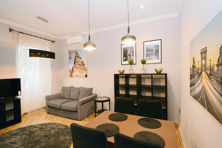 Ravenscourt One Bedroom Apartment With Ac - Budapest