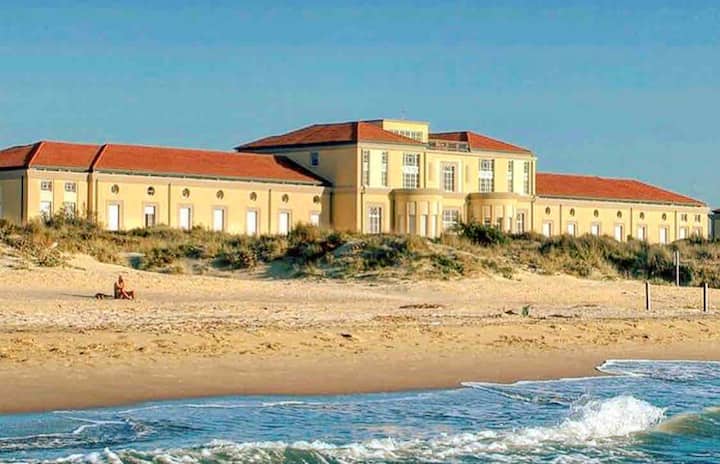 Beachfront Heaven: Exquisite Tuscany Retreat - Livorno