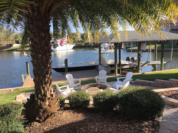 Luxurious Waterfront Oasis - Palm Coast