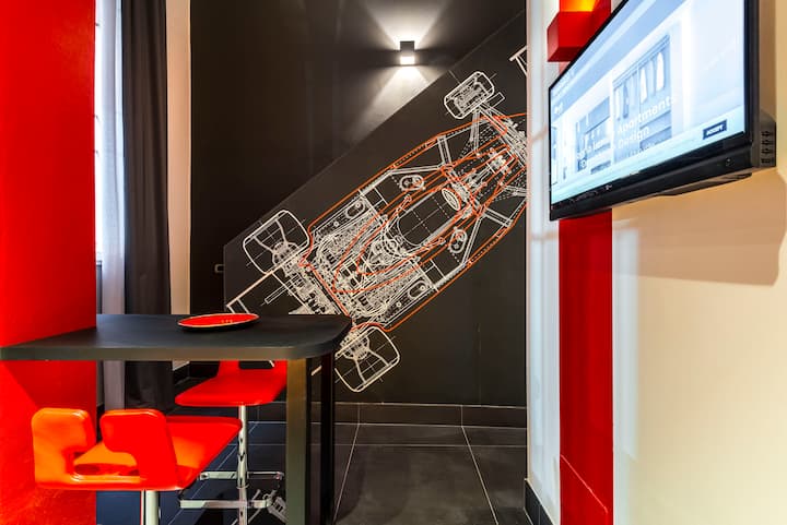 Red Racing Loft - By Design Club Collection - Italien