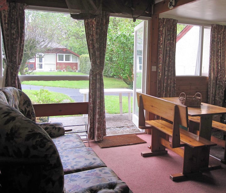Orchard Lodge With Tennis Court & Play Area - Amroth