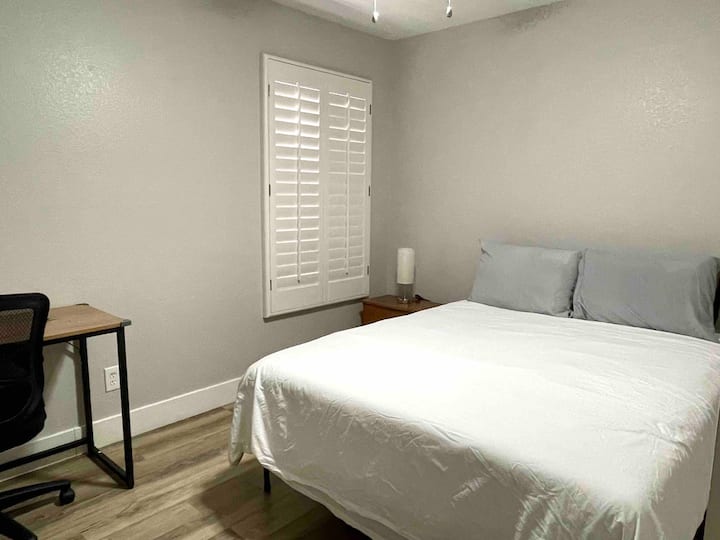 Cozy Upgraded Bedroom - Scottsdale, AZ