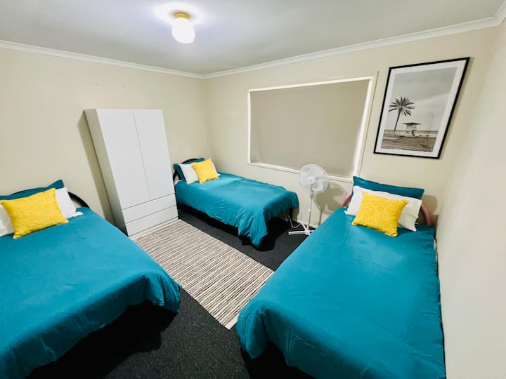 Caboolture, Central Location, Sleeps 7 - Caboolture