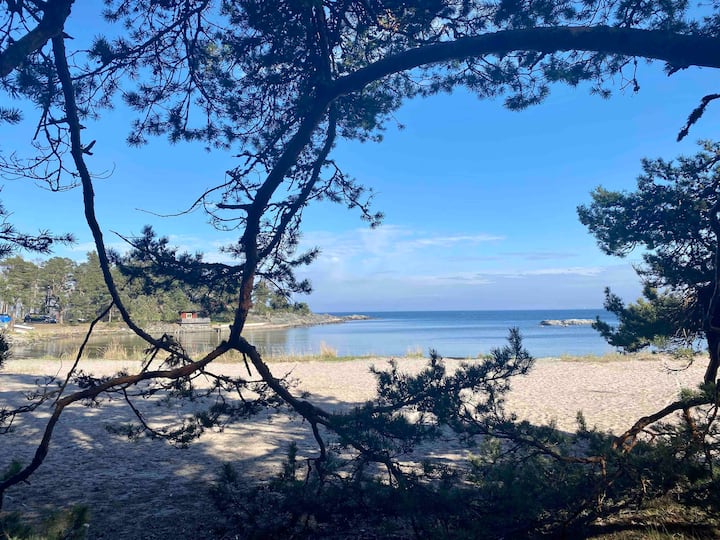 Charmig Stuga Nära Strand Och Klippor. - Hallstavik