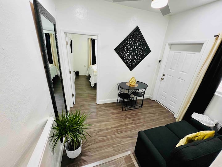 Lovely 1 Bedroom Unit-free Parking On Premises - Tampa, FL