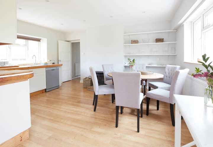 New Cottage, In The Cotswolds - Kingham