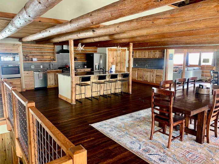 5br/5.5ba Renovated Historic Log Cabin In The Heart Of Town! - Grand Lake, CO