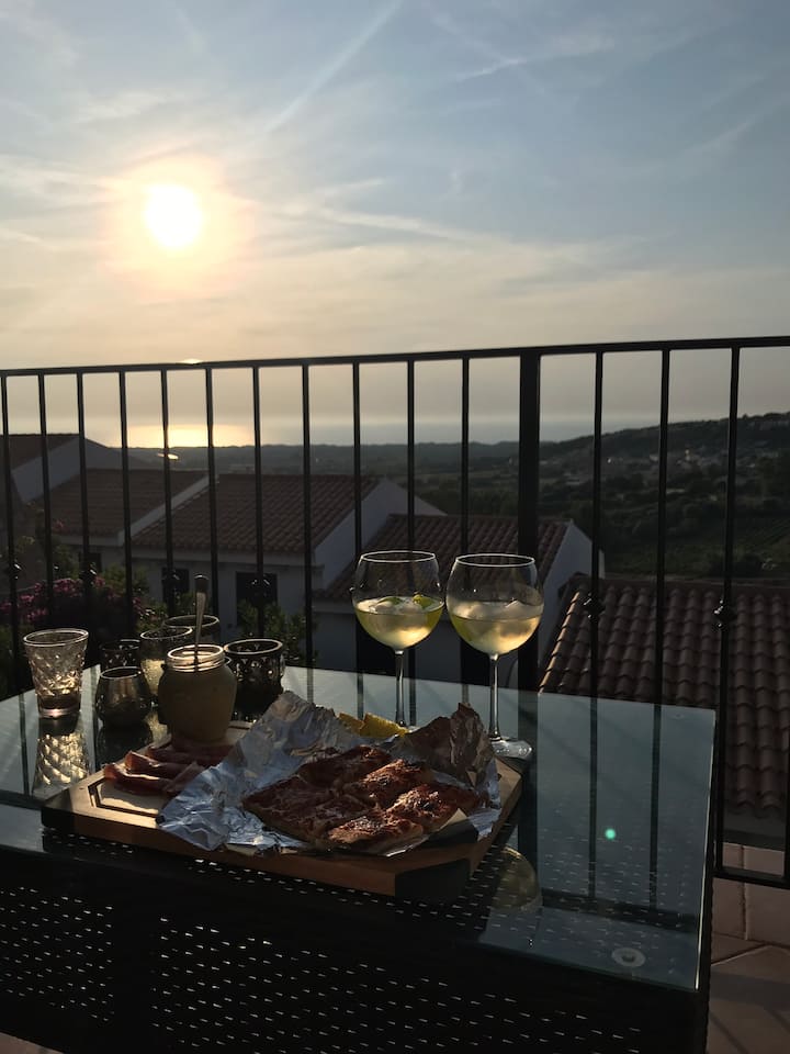 Mysig Lägenhet Med Härlig Terrass Mot Havet. - Badesi