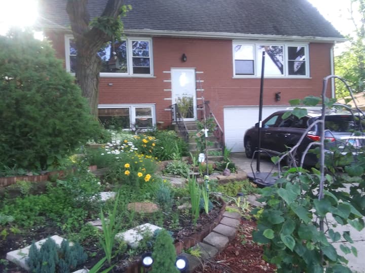Lower Level Guest Suite With Private Entrance - Chicago, IL
