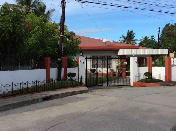 Clean, Spacious, Secured, Gated Home, Near Beaches - Dumaguete