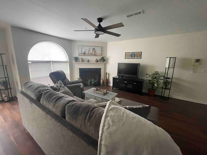 Awesome Condo, Great Area In Greensboro/high Point - High Point, NC