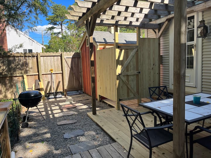 2 Bedroom Bungalow On Cape Cod With Lake Views - Barnstable, MA