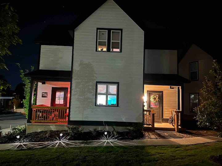 New Luxury Smart Home W Courtyard - Fayetteville, AR