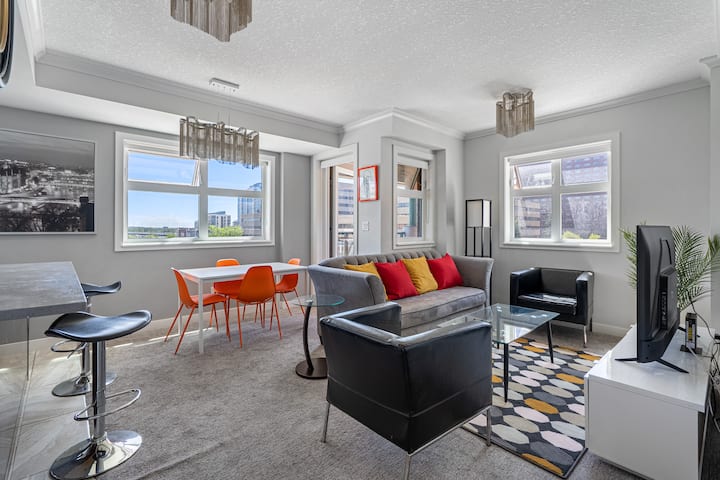 2 Beds & 2 Bath Water View In Downtown Calgary - Mount Royal University