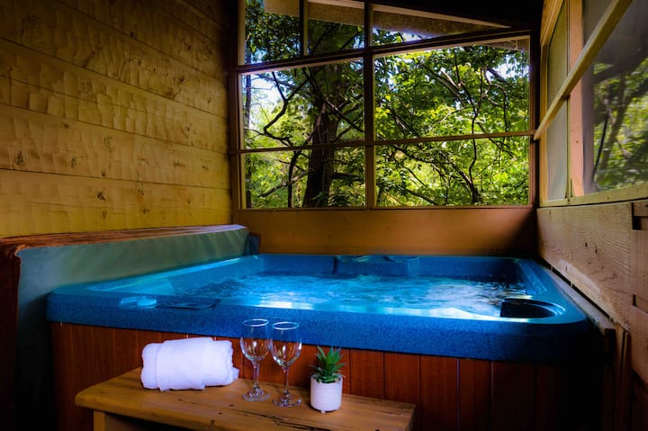 Mountain Peace • Family-sized Cabin Fun - Sevierville, TN