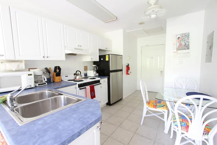 Apt W/kitchen & Car, On Beach, At Turtle Nest Inn - Cayman Islands