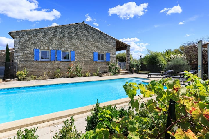 Gordes : Villa De Charme, Climatisée Avec Piscine - Gordes