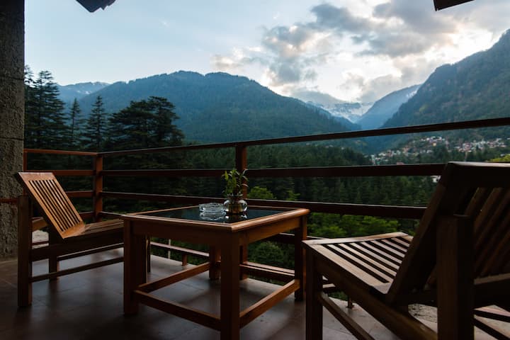 Snow-peaks & Valley View W/ Pvt Big Balcony & Wifi - Manali