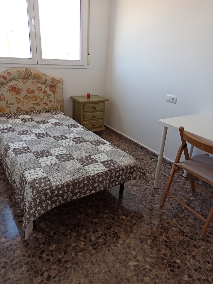 Casa En Equilibrio Y Respeto. 
Habitación 2 - Villarreal