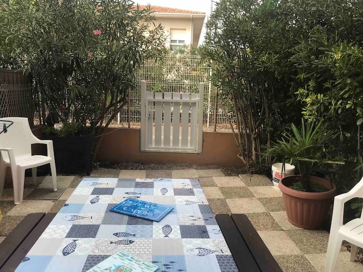 Appartement En Résidence Avec Parking Et Jardin - Gruissan