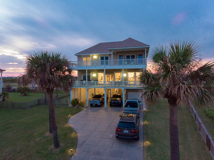 Luxurious Beach Front Home - Jamaica Beach, TX
