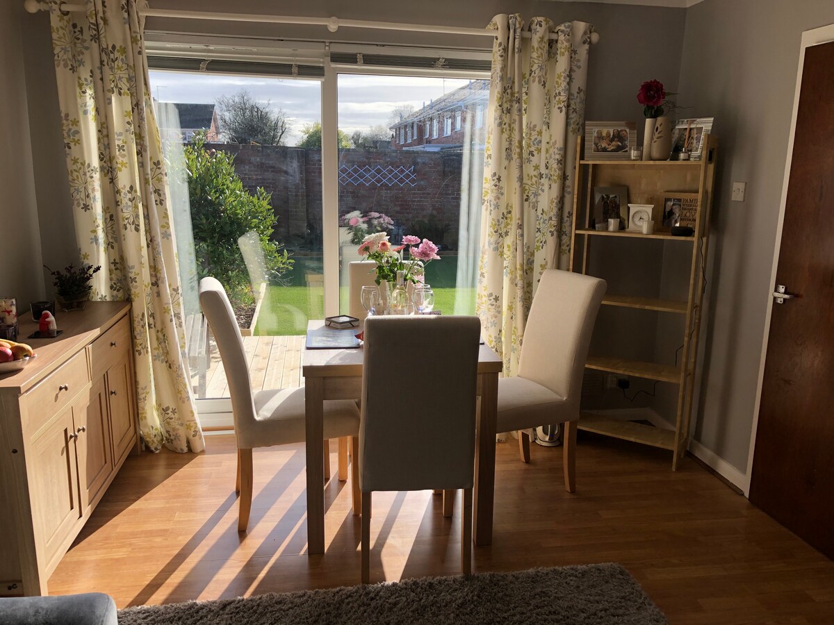 Une chambre simple ou double confortable à Springbank Cheltenham ...