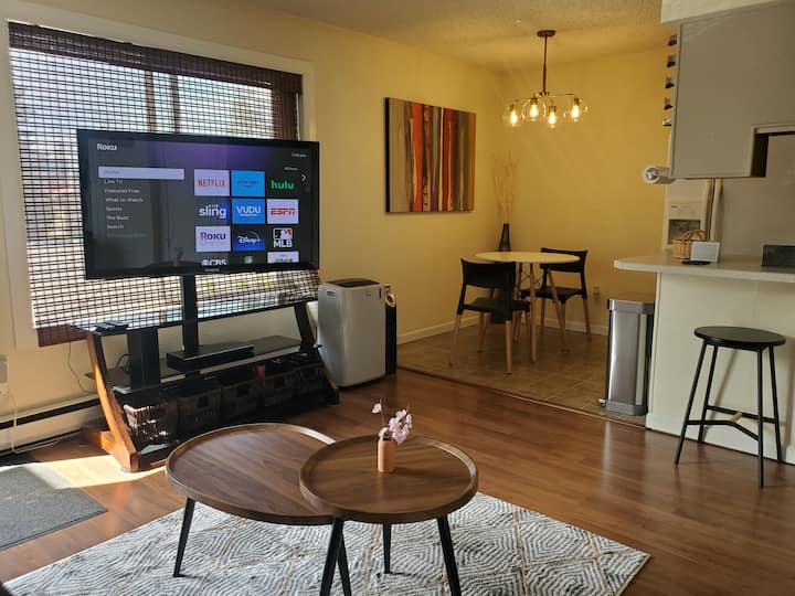 Creekside Modern Townhouse With Park Views - U Med - Anchorage