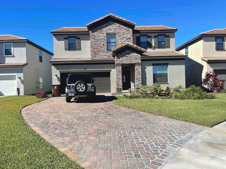 Beautiful Lakeview 4 Br Vacation Home With Pool! - Davenport, FL