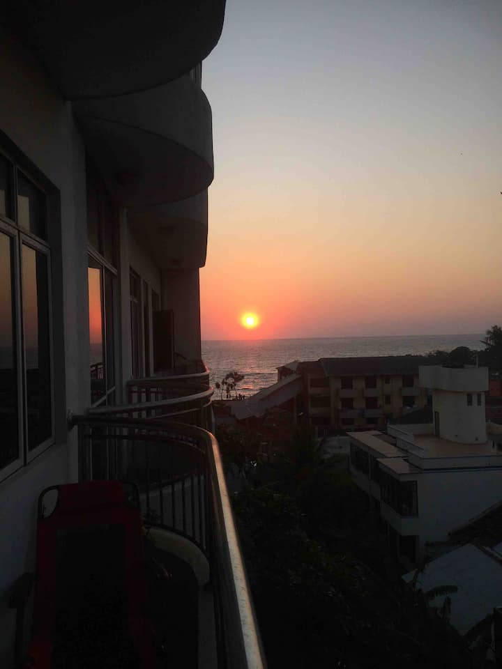 Breezy Ocean-view | 30m To Beach | 2br Gem - Colombo